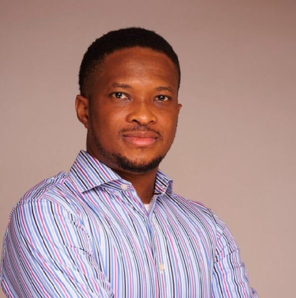 Lawrence Oyor Biography: Songs, Darasimi, Twin, Parents, Wedding ...