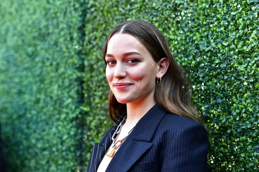 Victoria Pedretti Biography: Husband, Age, Net Worth, Instagram, Movies ...