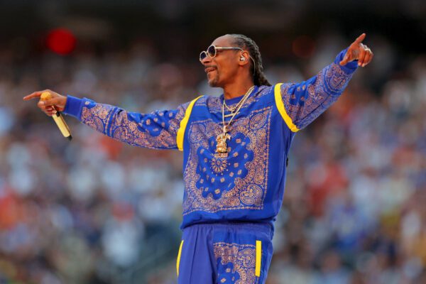 Snoop Dogg Biography: Age, Wife, Net Worth, Songs, Age, Young, Movies ... Snoop Dogg Biography: Age, Wife, Net Worth, Songs, Age, Young, Movies ...