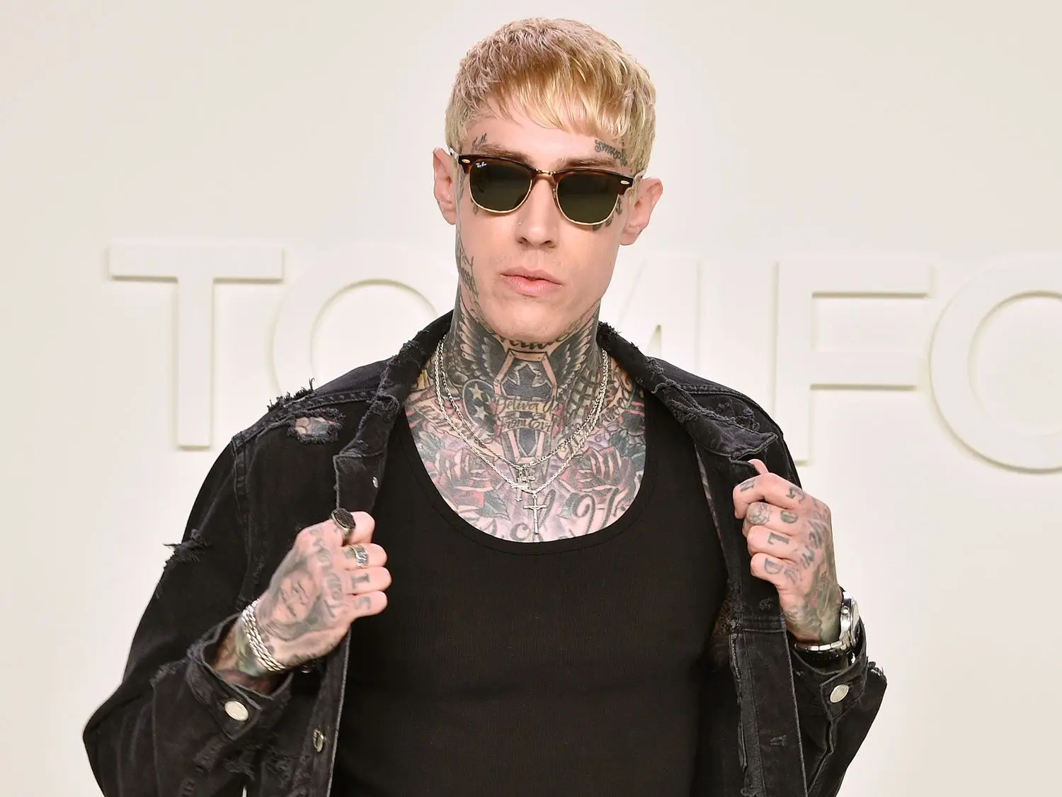 Miley Cyrus' brother Trace Cyrus Biography: Songs, Age, Siblings, Net ...