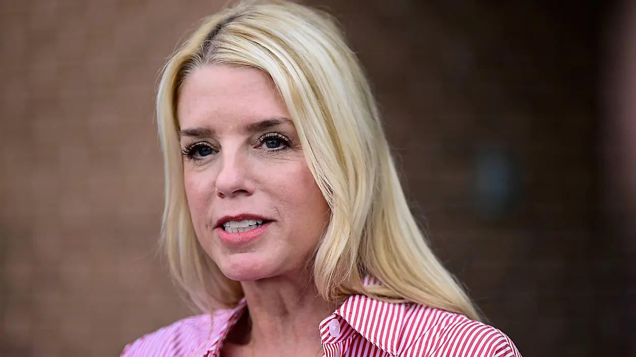 Pam Bondi Biography: Weight Loss, Height, Age, Height, Net Worth ...