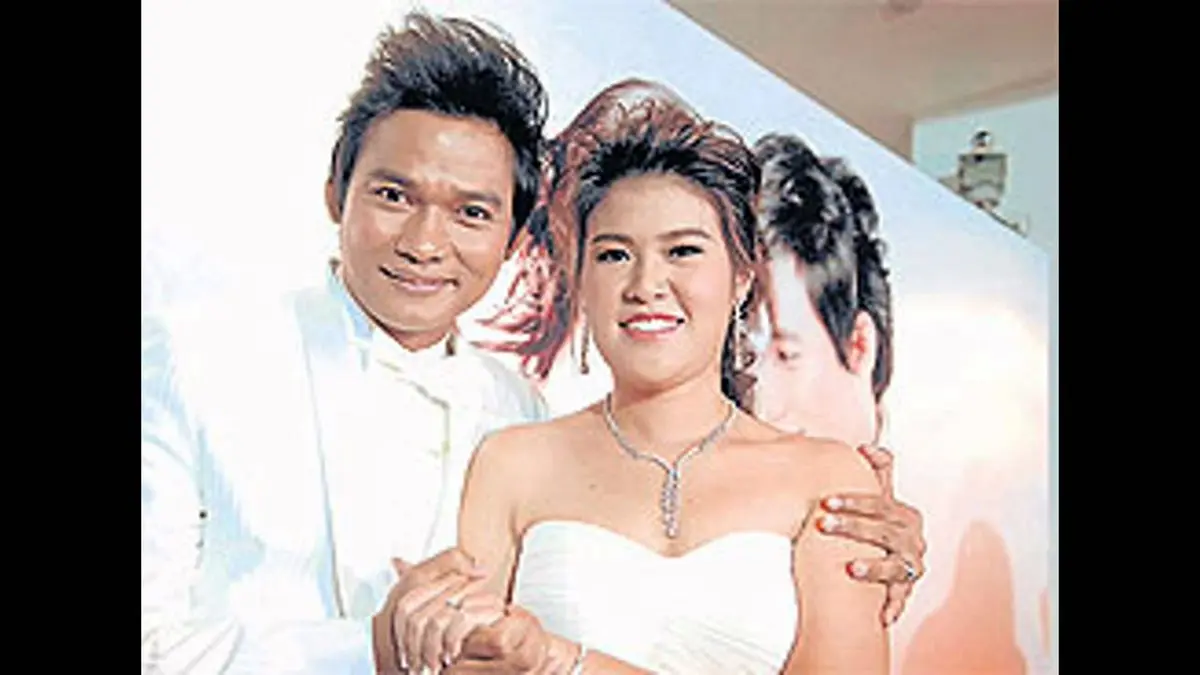 Meet Tony Jaa's wife, Piyarat Chotiwattananont: Biography, Family, Age ...