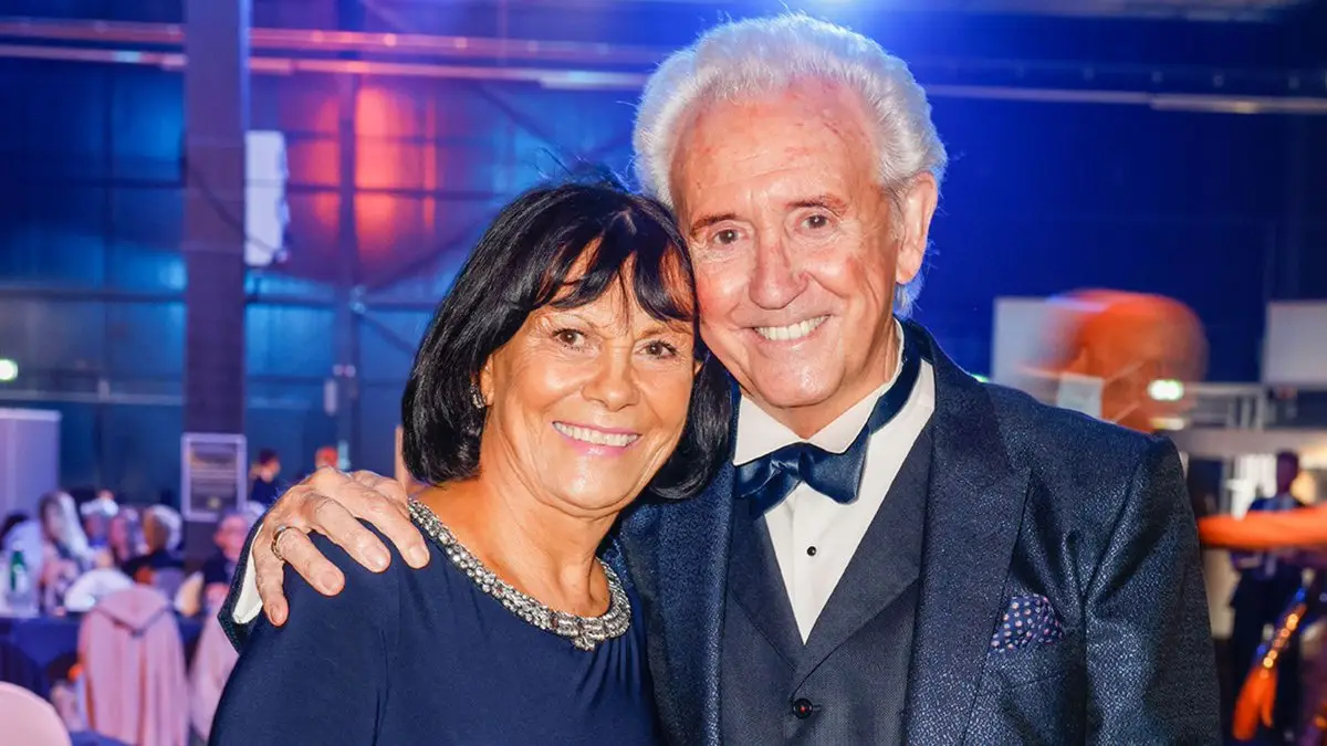 Tony Christie's wife, Sue Christie Biography: Age, Net Worth, Children ...