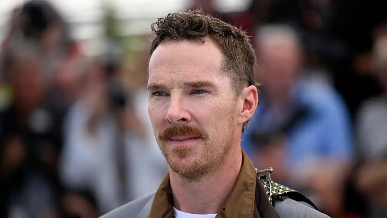 Benedict Cumberbatch Biography: Age, Height, Net Worth, Girlfriend ...