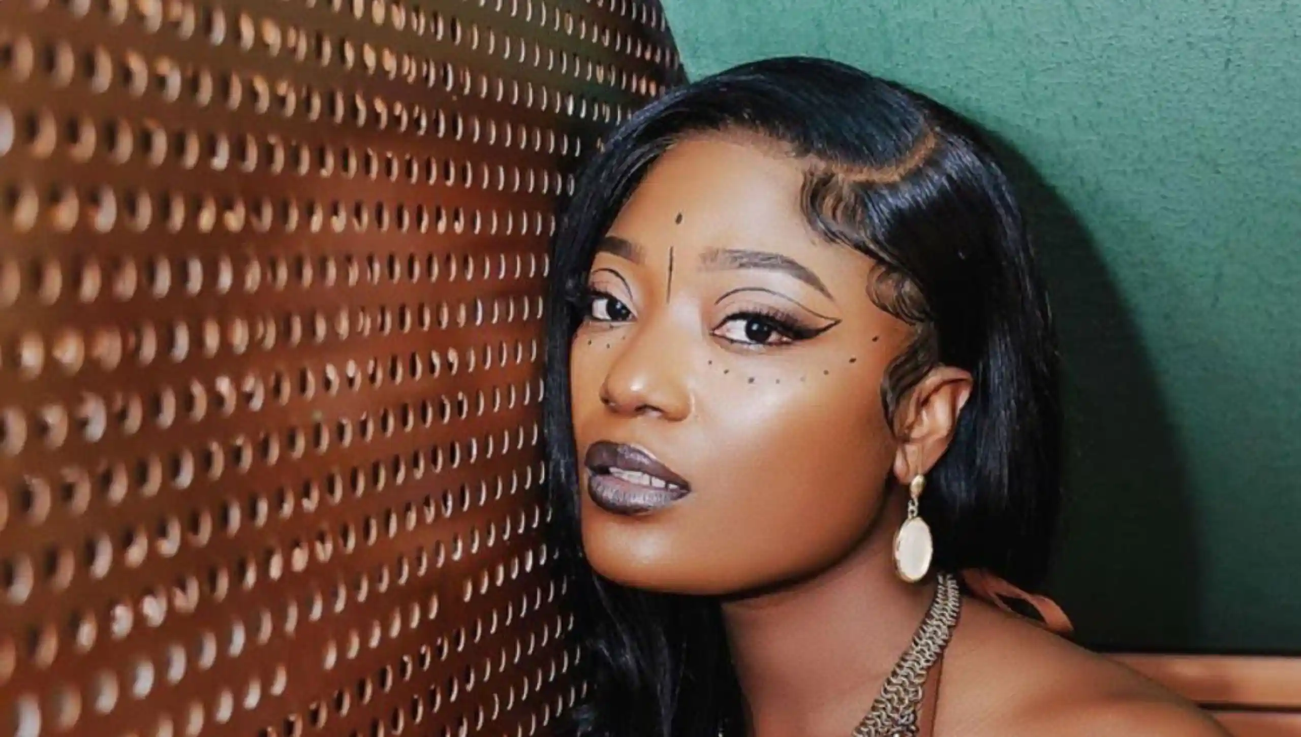 Efya Biography: Age, Net Worth, Boyfriend, Real Name, Husband, Songs ...