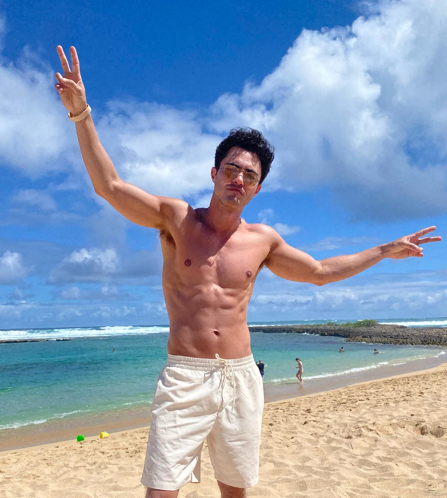 Darren Barnet Biography Age Movies Height Net Worth Wife Tv Shows Girlfriend
