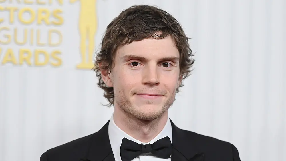 Evan Peters Biography: Age, Net Worth, Parents, Siblings, Career ...
