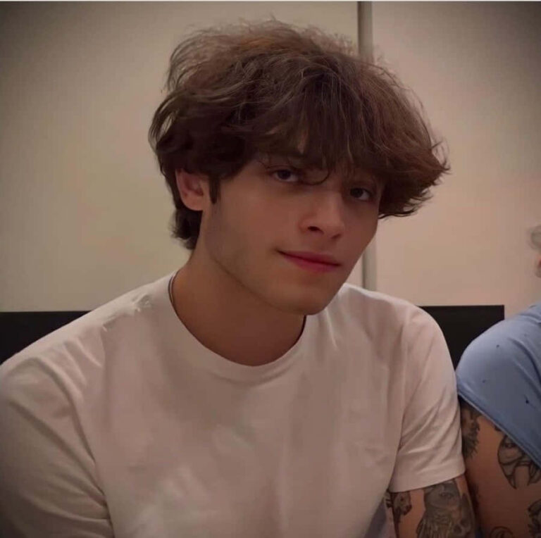Matthew Sturniolo Biography: Age, Girlfriend, Siblings, Wikipedia, Net ... Matthew Sturniolo Biography: Age, Girlfriend, Siblings, Wikipedia, Net ...
