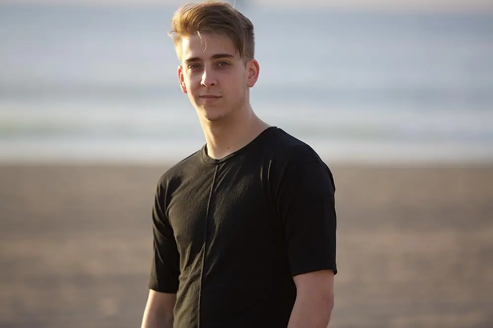 Isaac Lupien Biography: Age, Net Worth, Awards, Height, Girlfriend ...