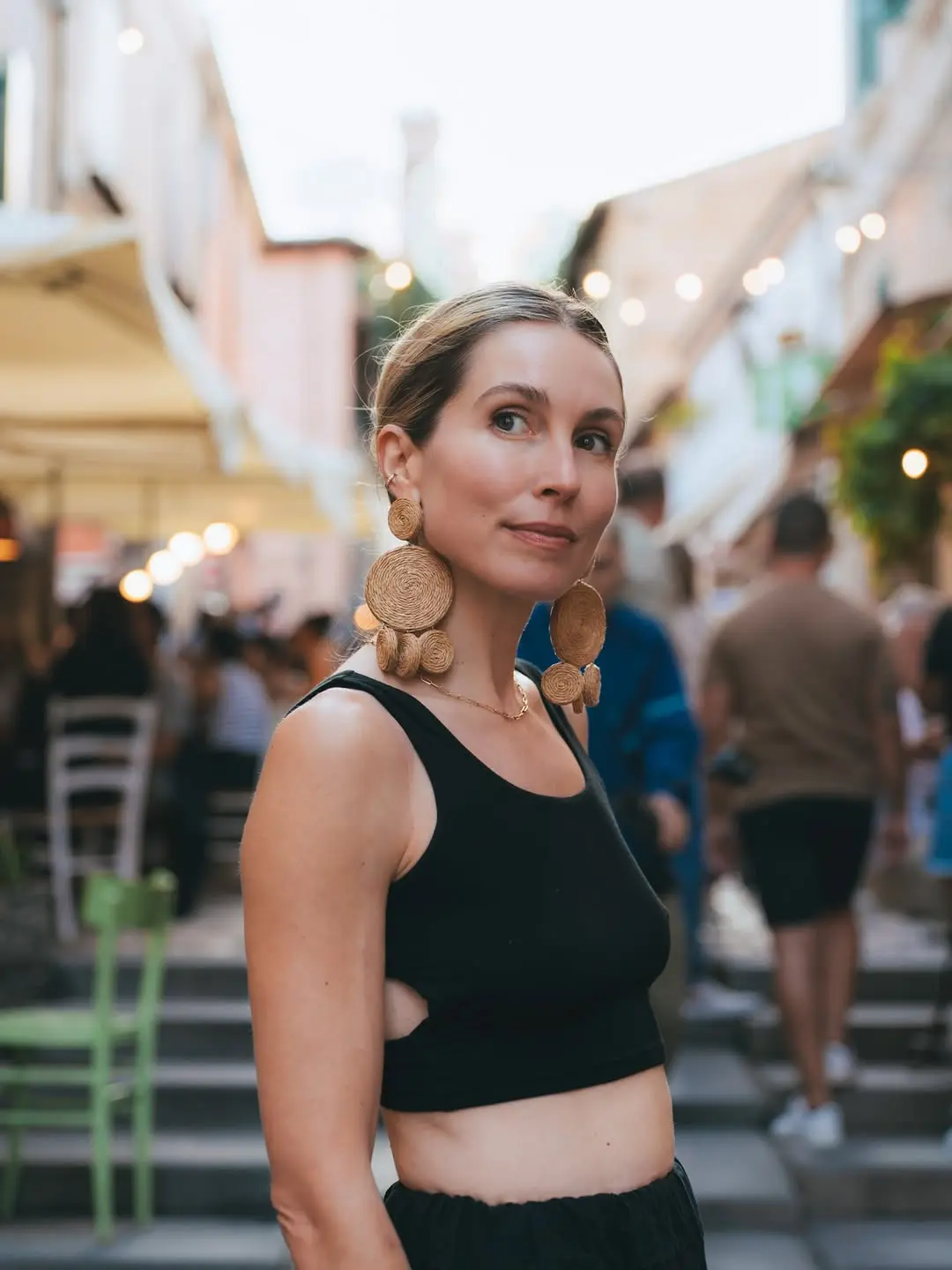 Sarah Carter Bio: Age, Husband, Movies, Net Worth, TV Shows, Kids ...