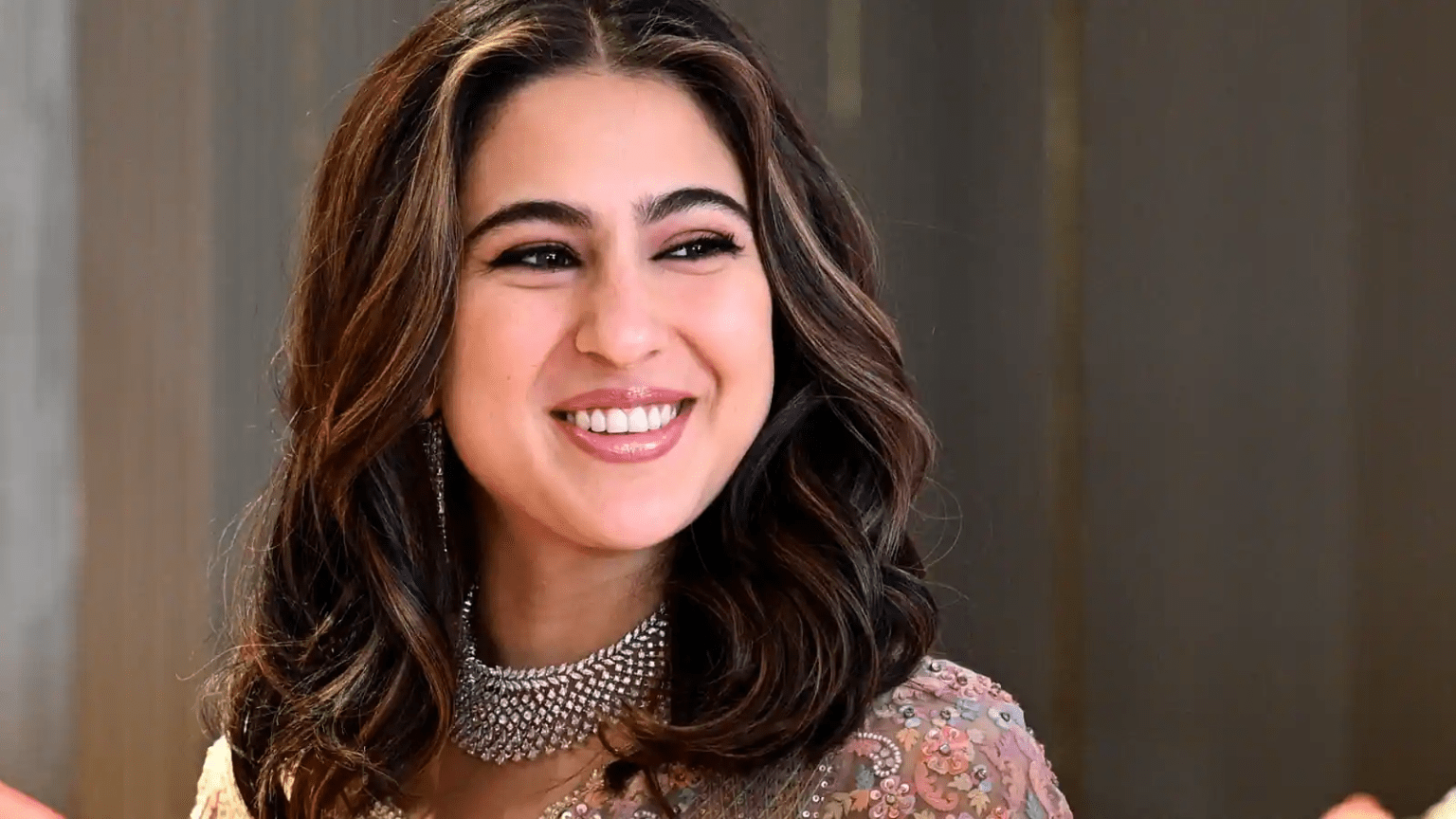 Sara Ali Khan Biography: Age, Net Worth, Siblings, Parents, Height ...