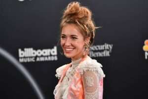 Lauren Daigle Biography: Parents, Tour, Husband, Songs, Albums, Age ...