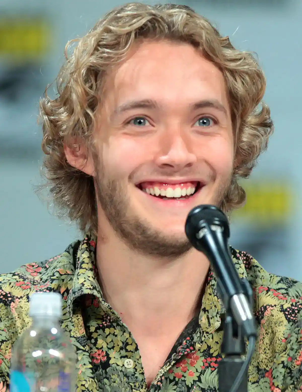 Toby Regbo Biography: Age, Height, Net Worth, Parents, Movies & TV ...