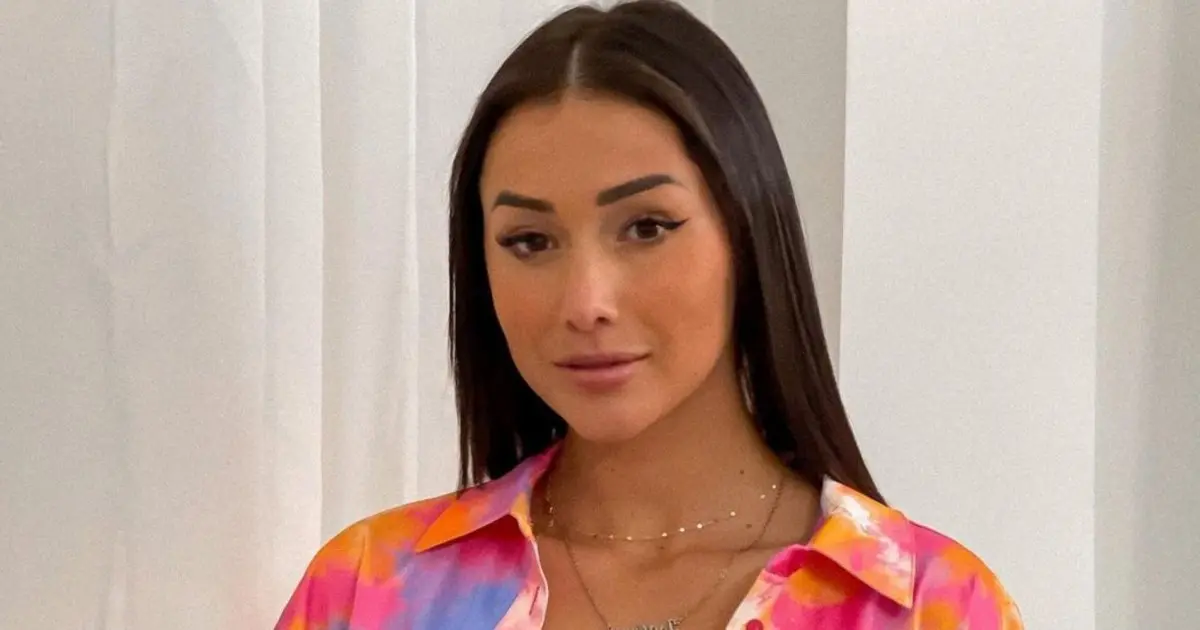 Isabeau Delatour Bio: Age, Net Worth, Parents, Instagram, Boyfriend ...