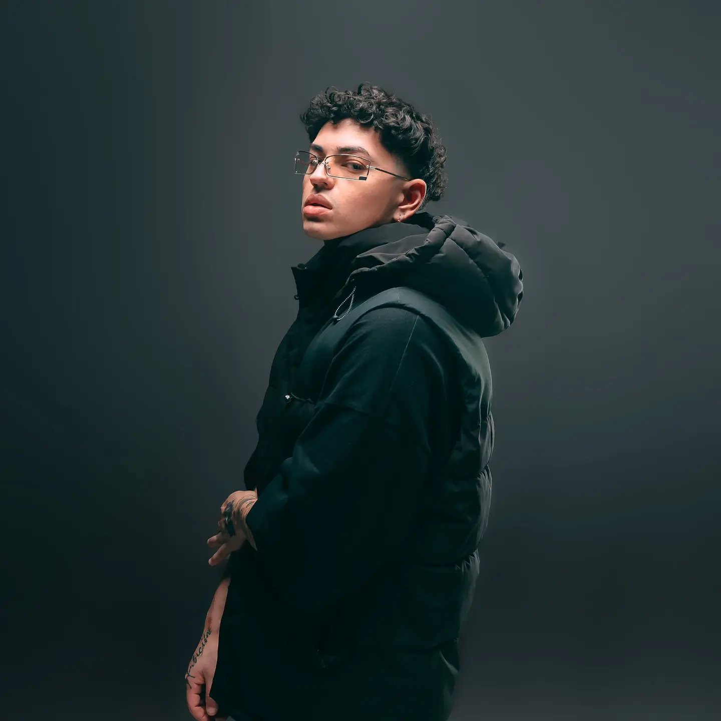 Alan Gomez Biography: Age, Songs, Net Worth, Girlfriend, Parents ...