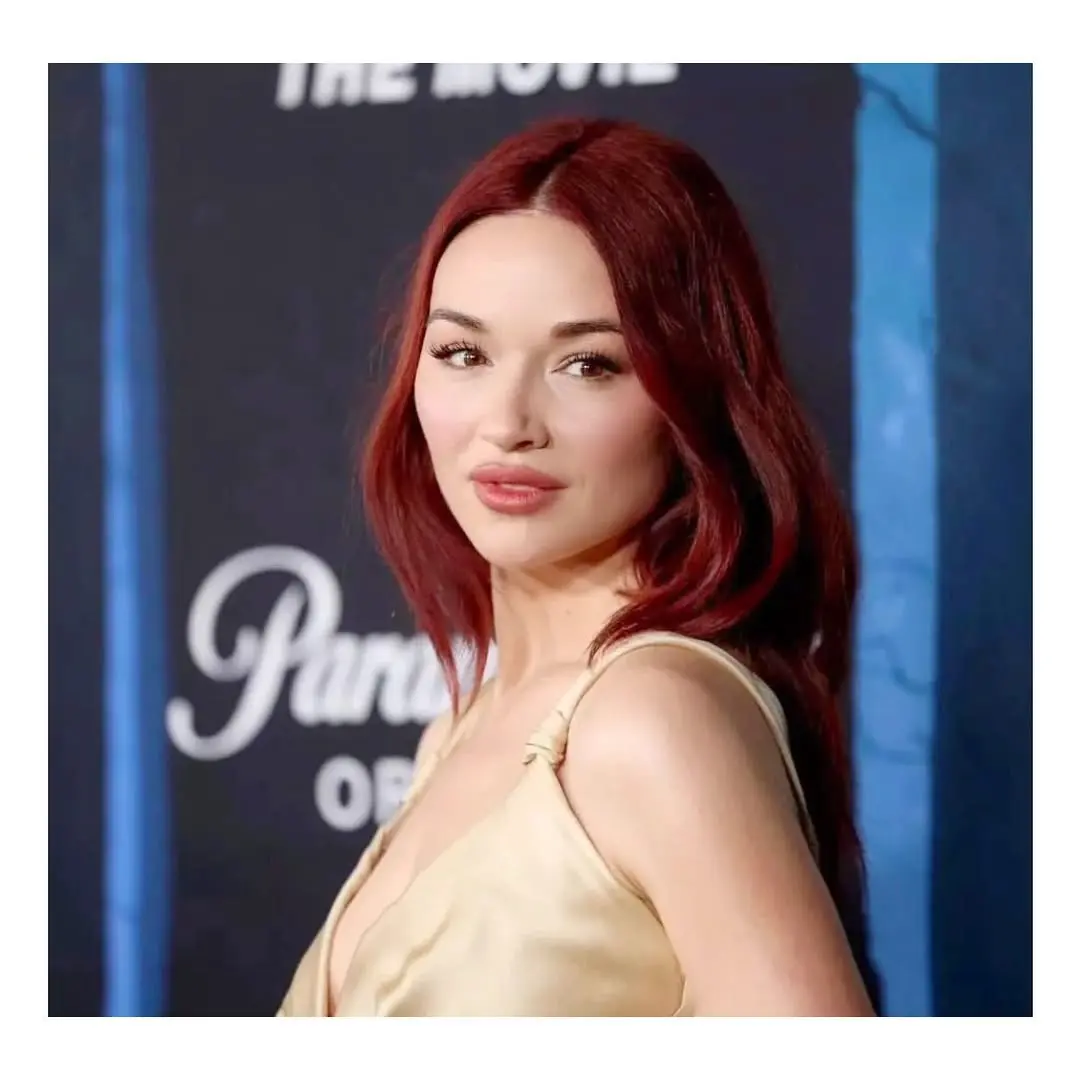 Crystal Reed Biography: Age, Husband, Children, Net Worth, Height ...