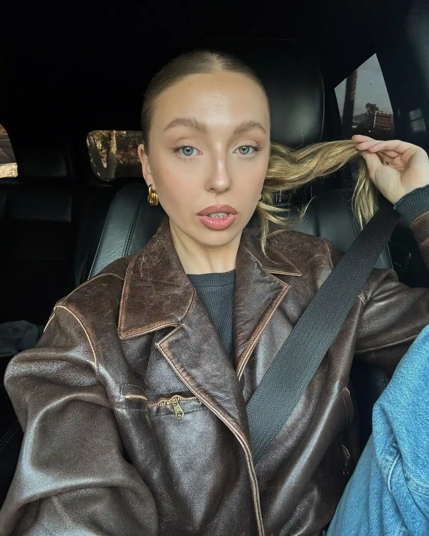 Lily Rosenthal Biography: Height, Ethnicity, Age, Net Worth, Siblings ...