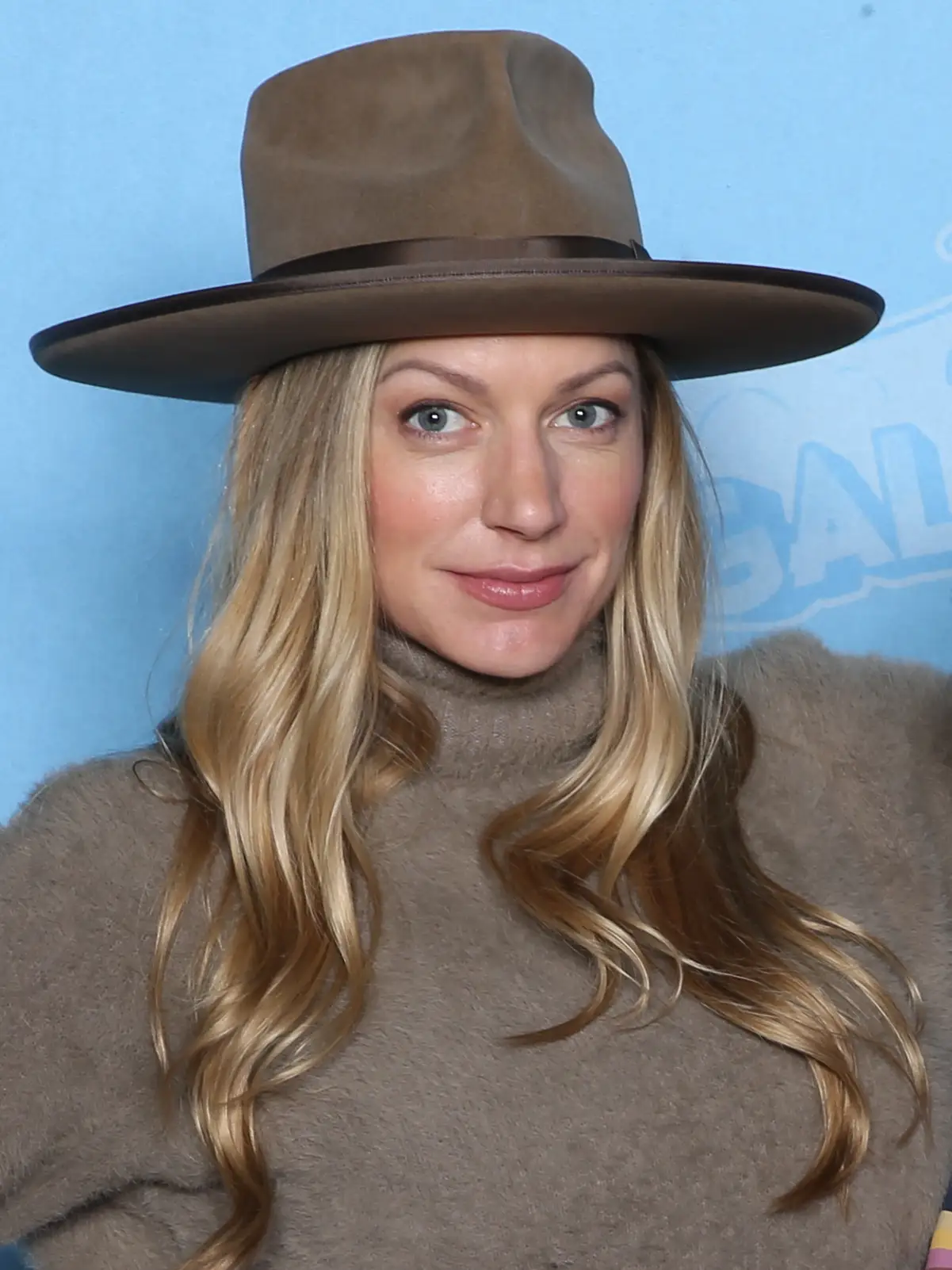 Jes Macallan Biography: Husband, Age, Height, Net Worth, Parents ...