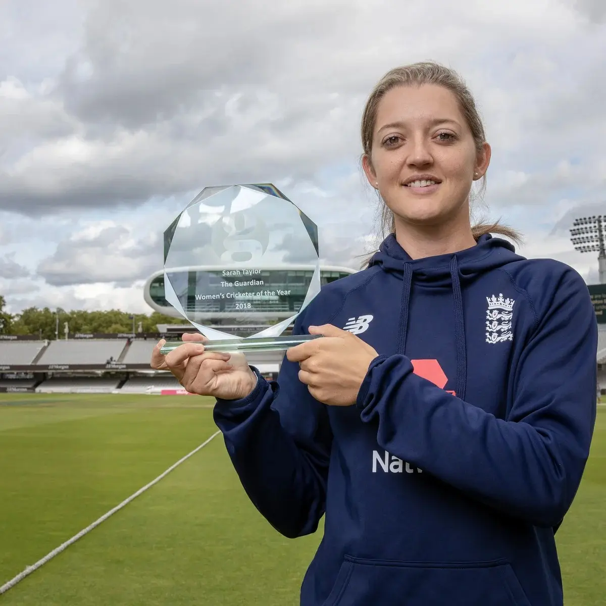 Sarah Taylor Biography: Age, Net Worth, Wife, Height, Parents, Stats ...