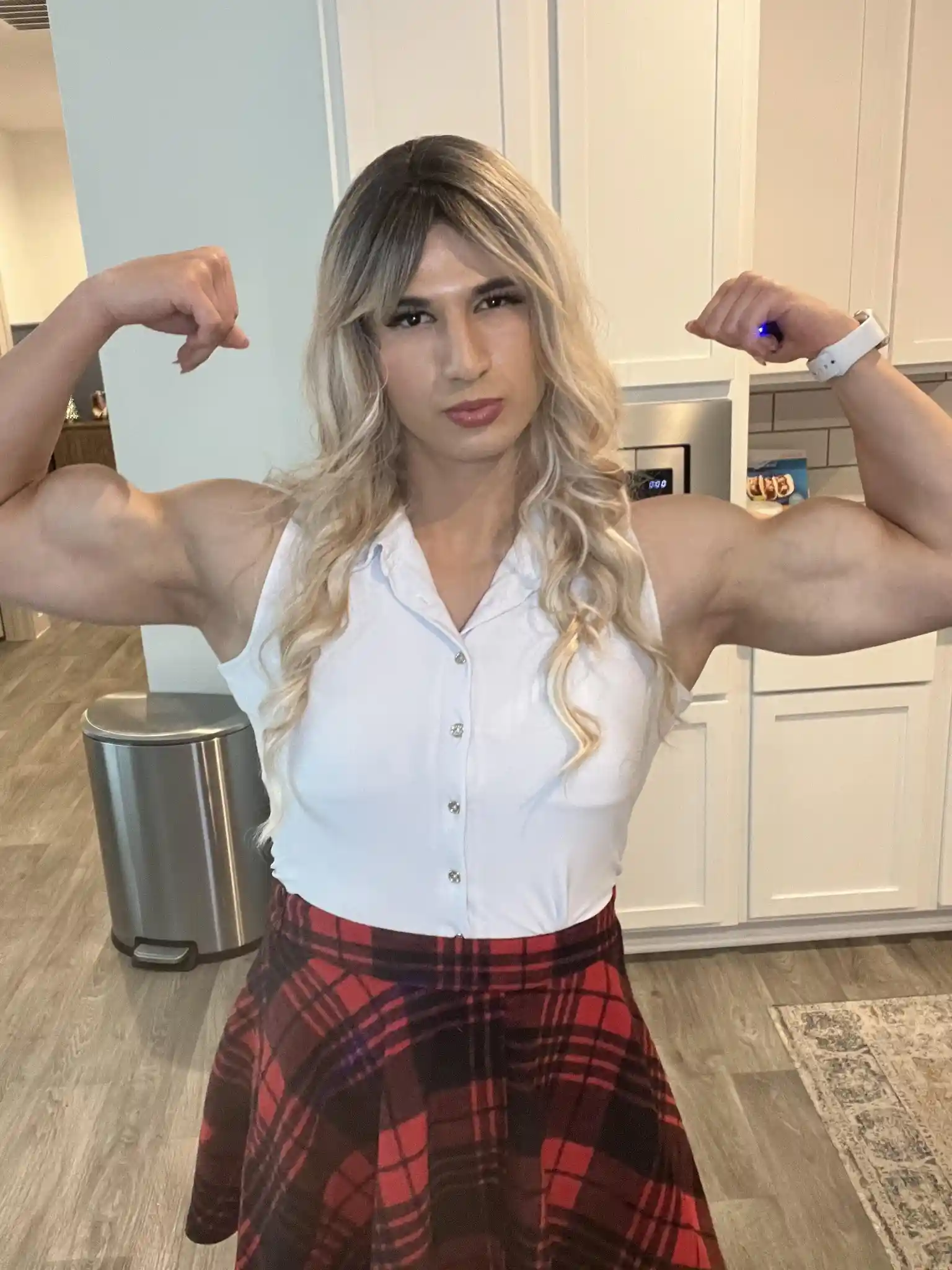 Stefania Totolo Biography: Age, Net Worth, Boyfriend, Height, Parents, Workout, Partner, YouTube