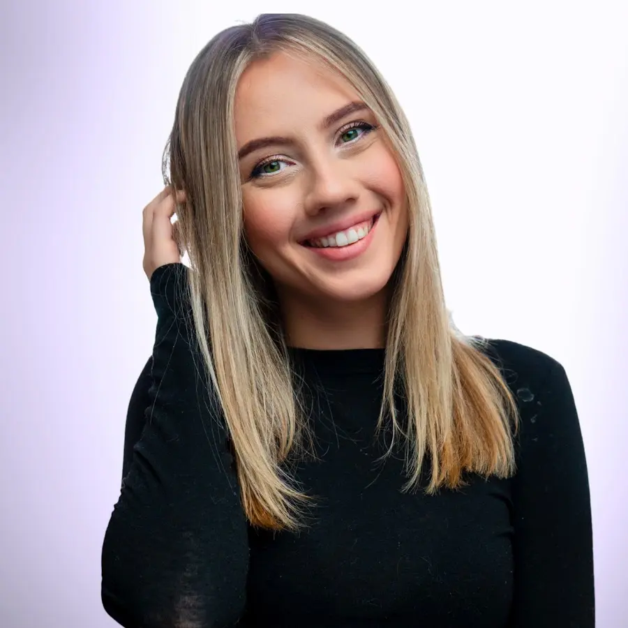 Christine Grace Smith Biography: Age, Net Worth, Height, Parents ...