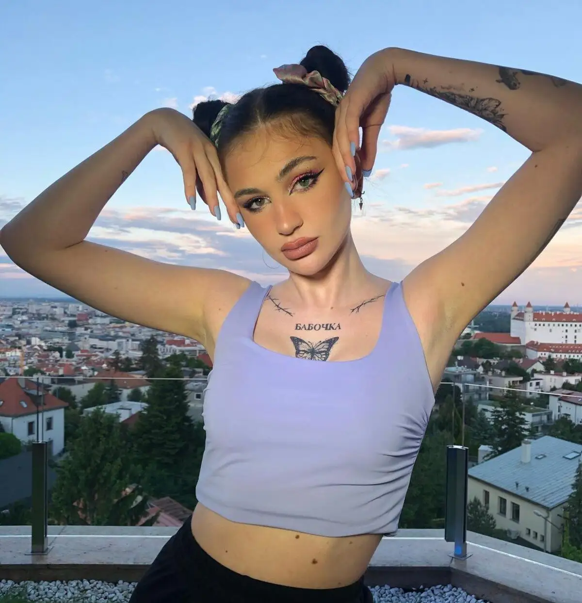 Ema Lacova Biography: Age, Daughter, Net Worth, Boyfriend, Songs ...