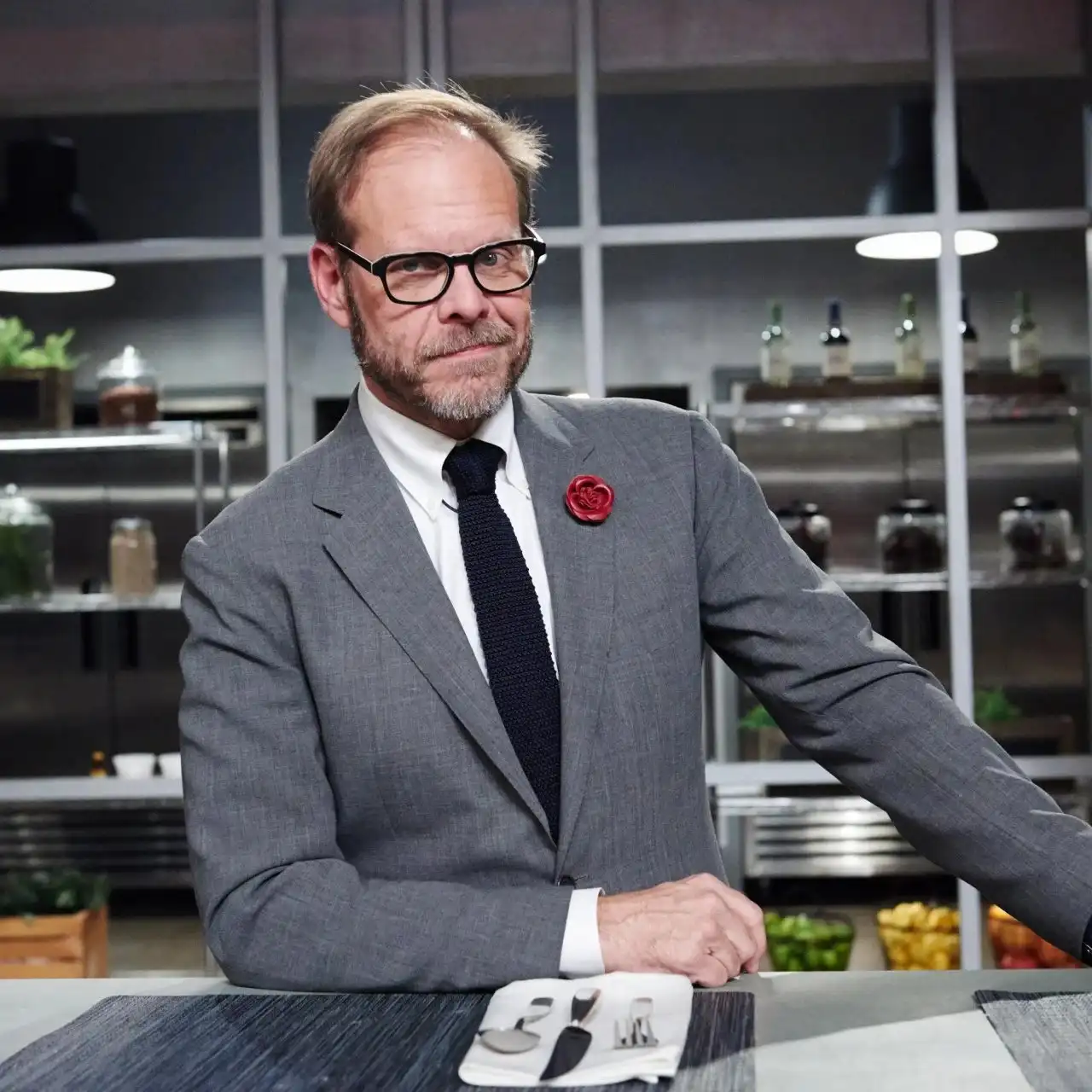 Alton Brown Biography: Wife, Age, Net Worth, TV Shows, Books, Daughter ...