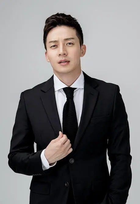 Heo Kyung-hwan Biography: Age, Net Worth, Height, Sister, Gag Concert ...