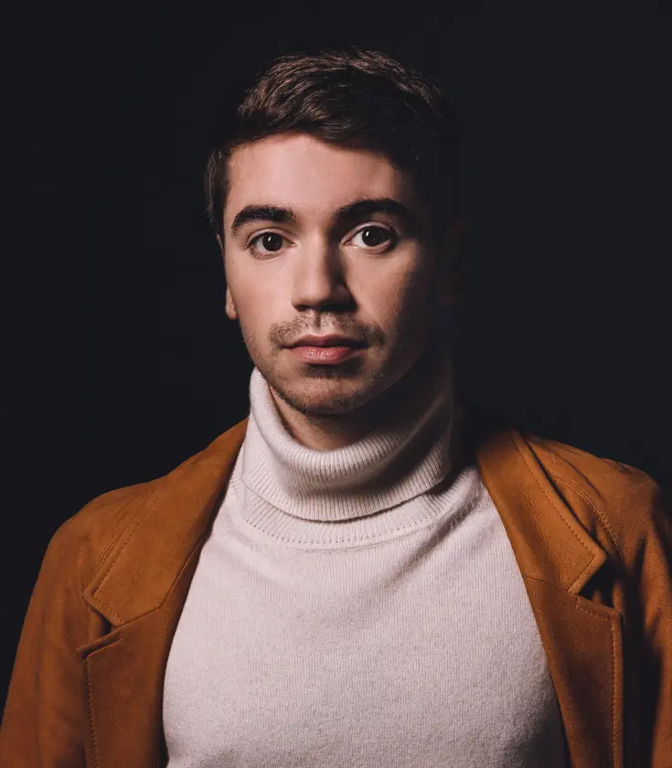 Noah Galvin Biography: Age, Partner, Net Worth, Height, Parents ...