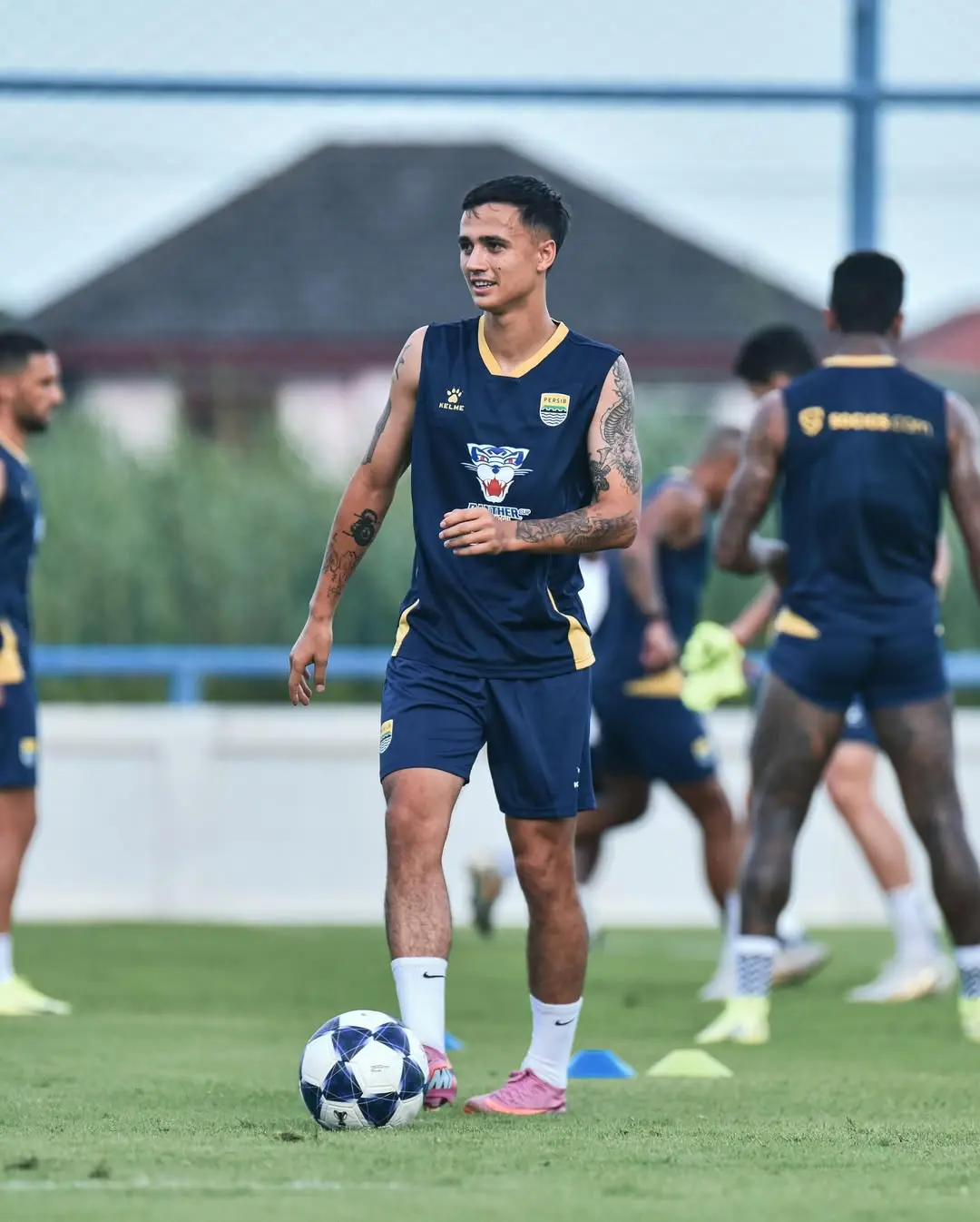 Eliano Reijnders Biography: Age, Net Worth, Parents, Stats, Height ...