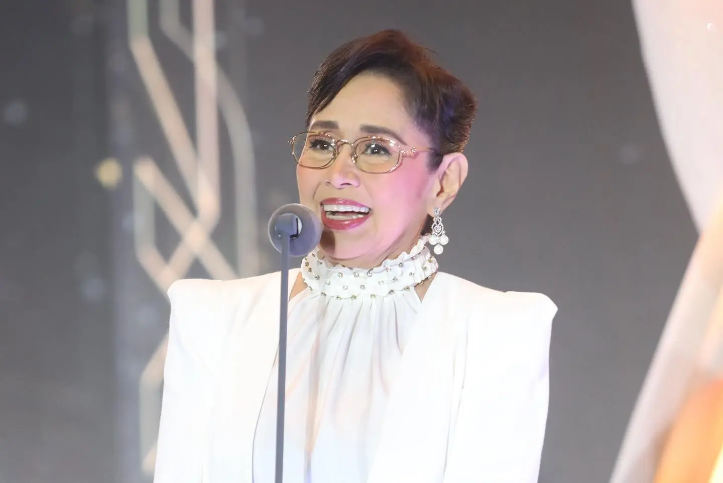 Vilma Santos Biography: Movies, Children, Age, Net Worth, Height ...