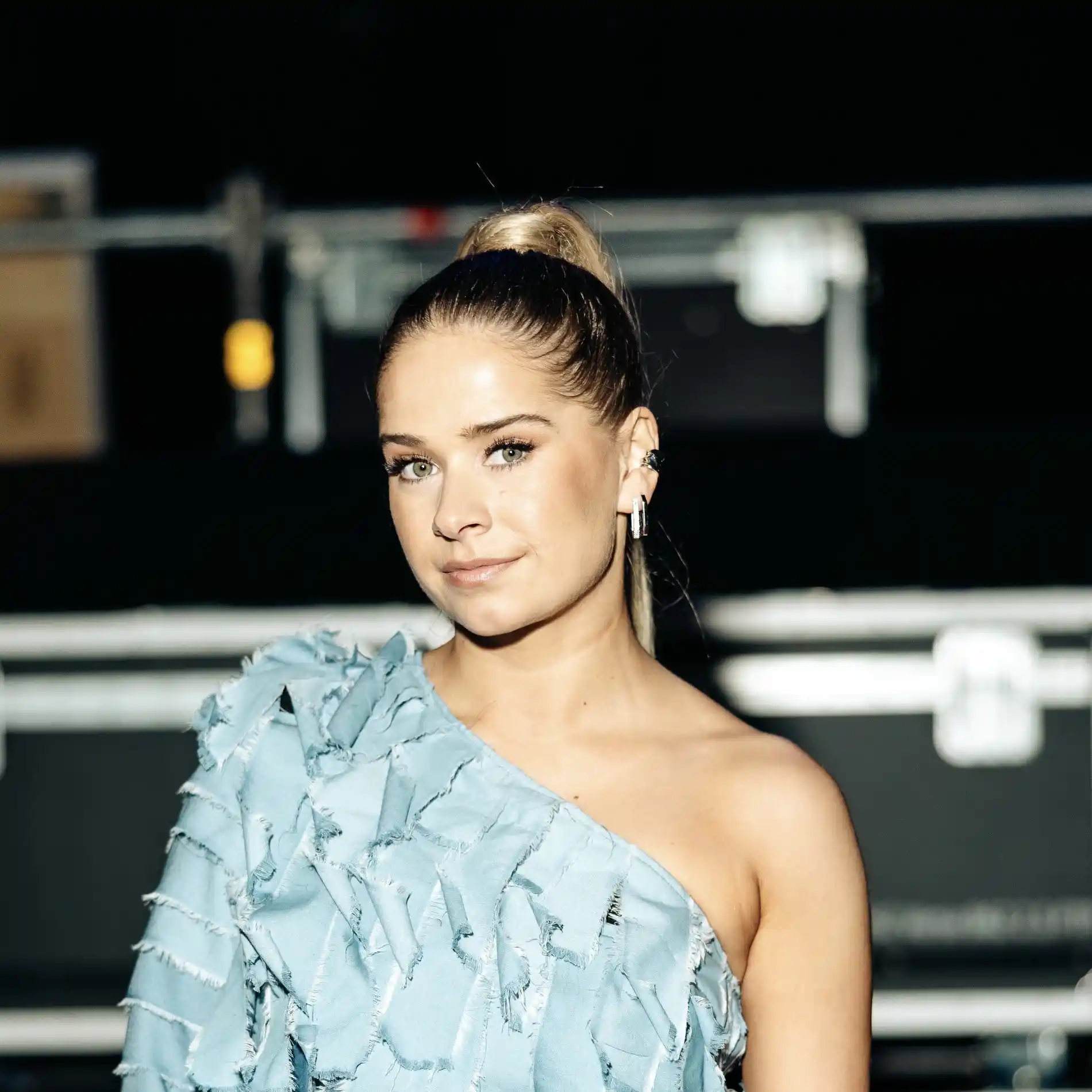 Laura Tesoro Biography: Age, Boyfriend, Net Worth, Songs, Height ...