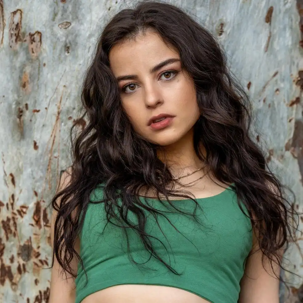 Katie Sarife Biography: Age, Boyfriend, Net Worth, Height, Parents ...