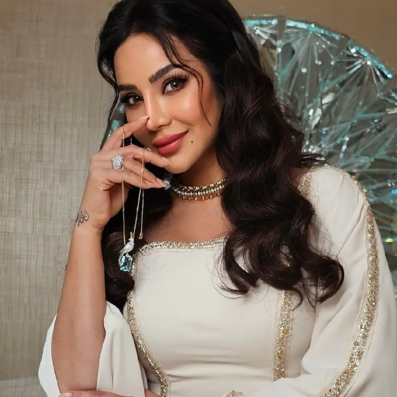 Lojain Omran Biography: Age, Youtube, Net Worth, TV Shows, Height, Religion, Spouse, Children