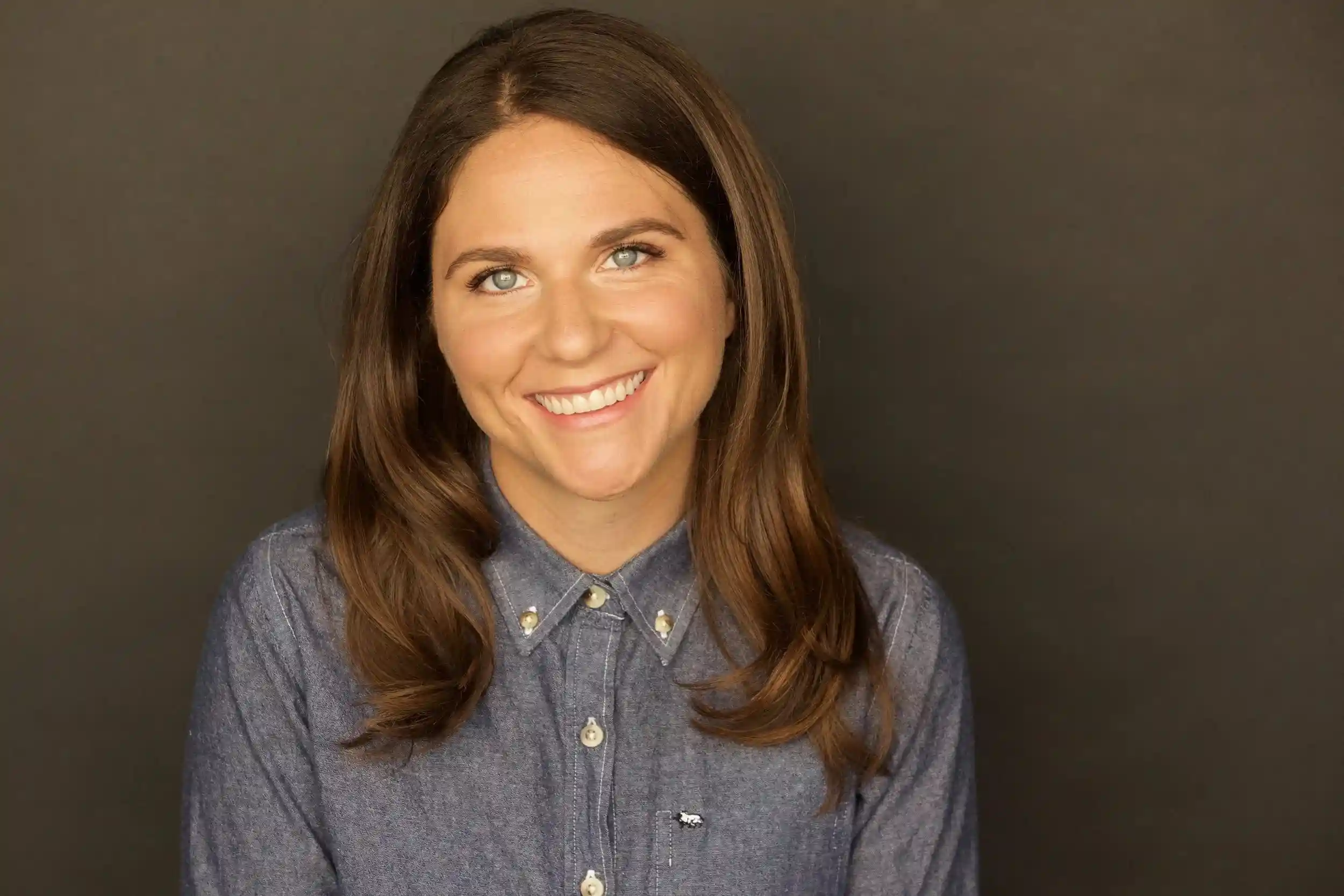 Suzi Barrett Biography: Age, Wife, Net Worth, Height, Parents, Movies ...