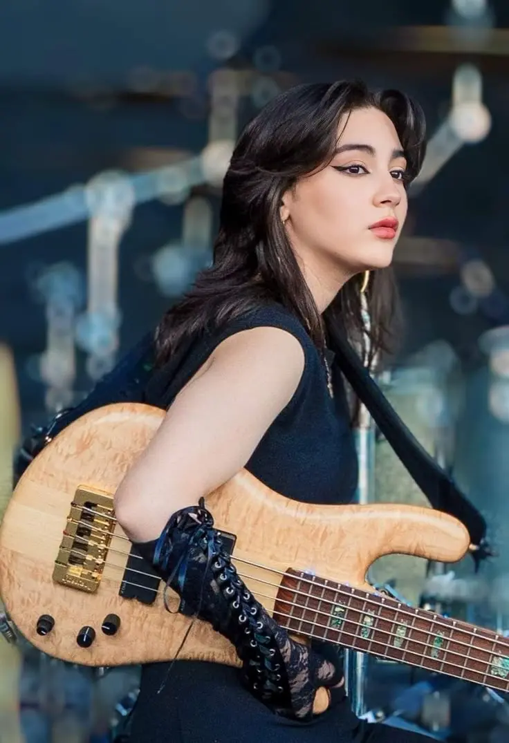 Alejandra Villarreal Vélez Biography: Age, Boyfriend, Net Worth, Height ...