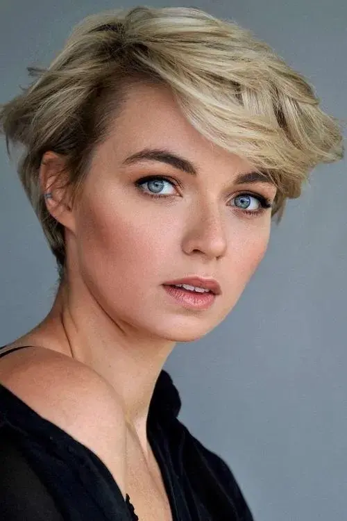 Jess Bush Biography: Age, Net Worth, Height, Parents, Sibling, Movies, Boyfriend, Instagram