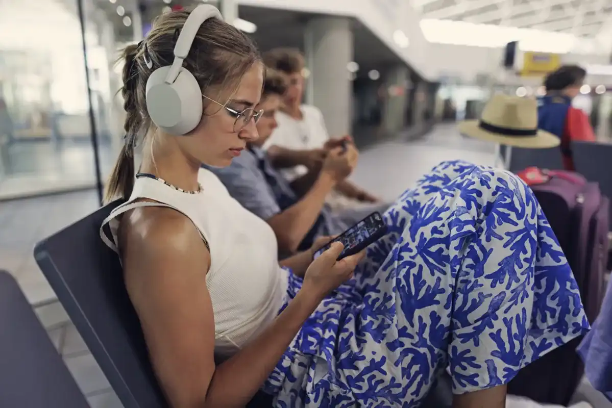 Best Noise-Cancelling Headphones: Reviews & Top Models
