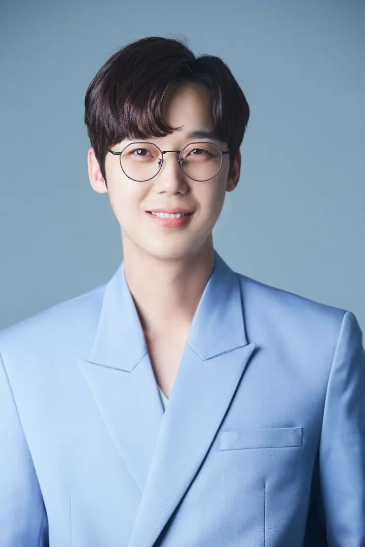 Yoon Jong-hoon Biography: Age, Height, Net Worth, Wife, Girlfriend ...