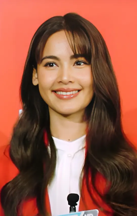 Urassaya Sperbund Biography: Age, Husband, Net Worth, Movies & TV Shows ...