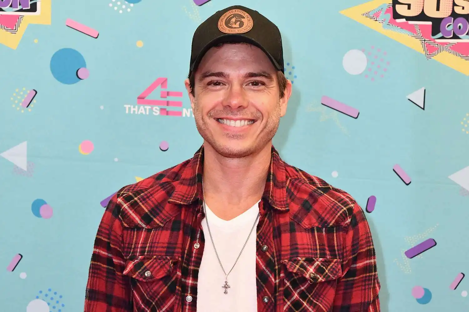 Matthew Lawrence Biography: Age, Wife, Girlfriend, Net Worth, Height ...