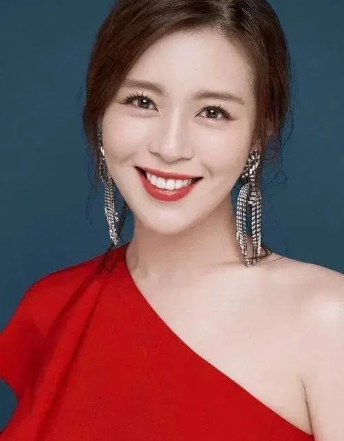 Esther Liu Pin-yán Biography: Movies, Age, Height, Net Worth, Ethnicity ...