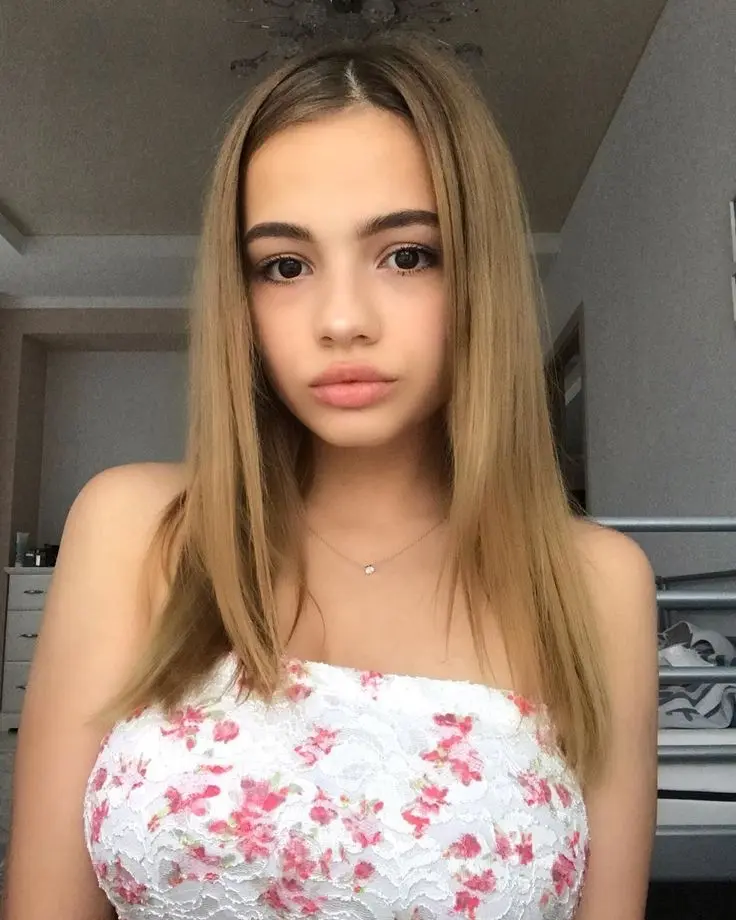Valya Karnaval Biography: Age, Net Worth, Boyfriend, Songs, Career ...