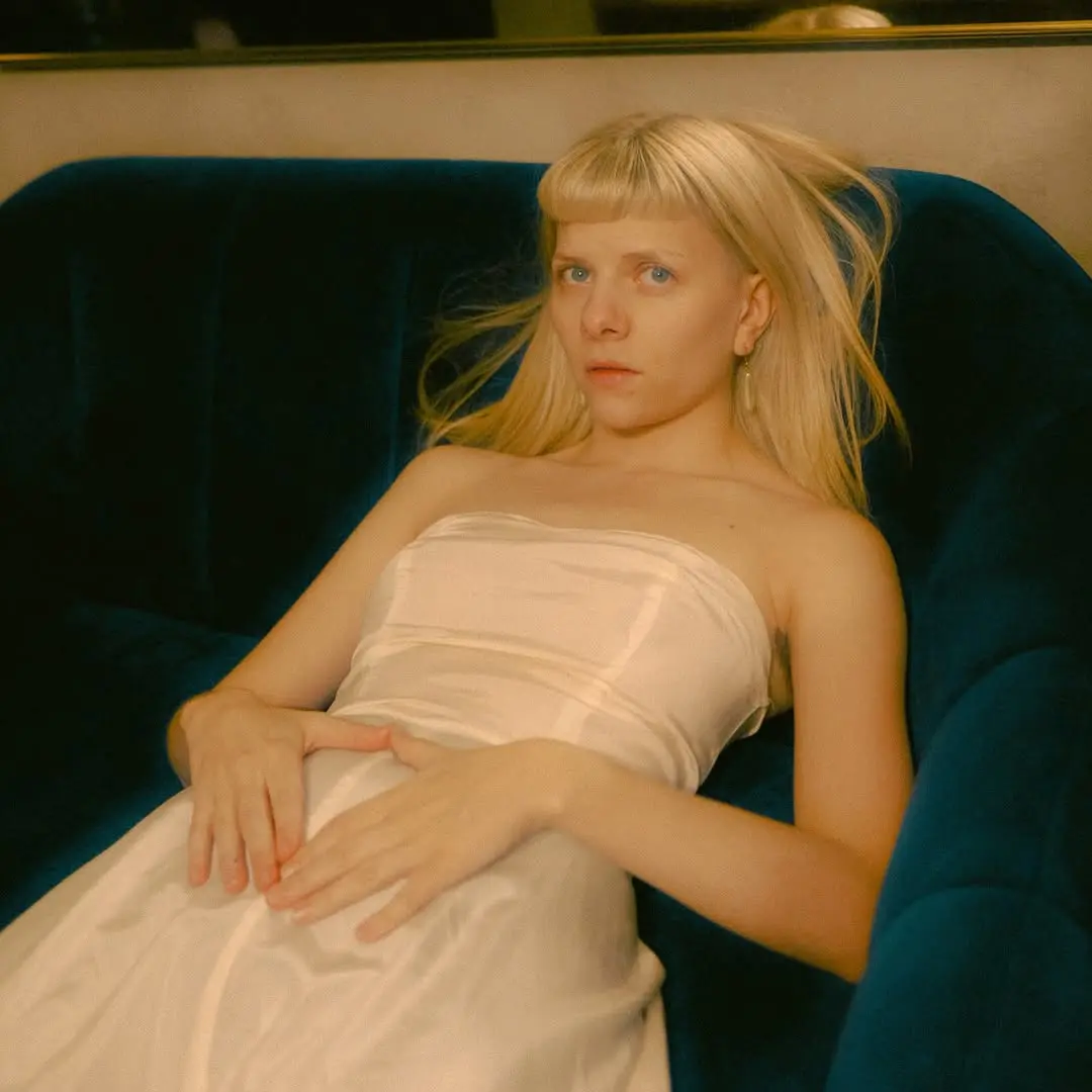 Aurora (singer) Biography: Songs, Age, Parents, Net Worth, Boyfriend ...