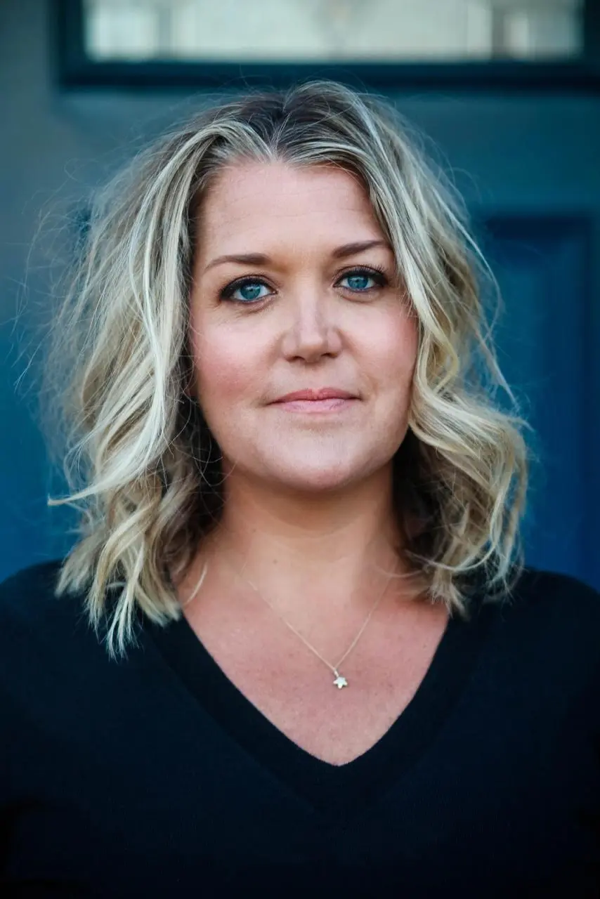 Shauna Niequist Bio: Age, Books, Net Worth, Husband, Parents, Height ...