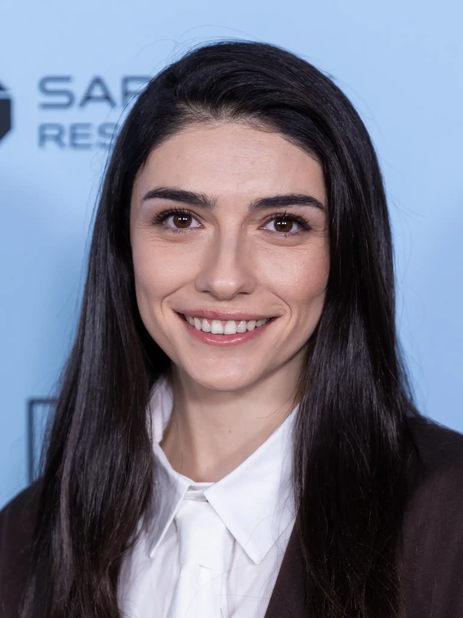 Hazar Ergüçlü Biography: Height, Age, Parents, Net Worth, Movies & TV ...