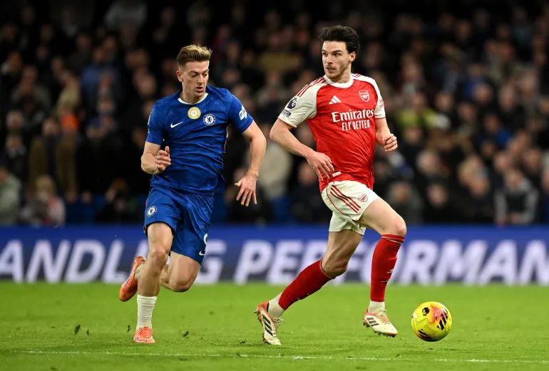 Under the Lights at Stamford Bridge, Chelsea and Arsenal Chase Wembley ...