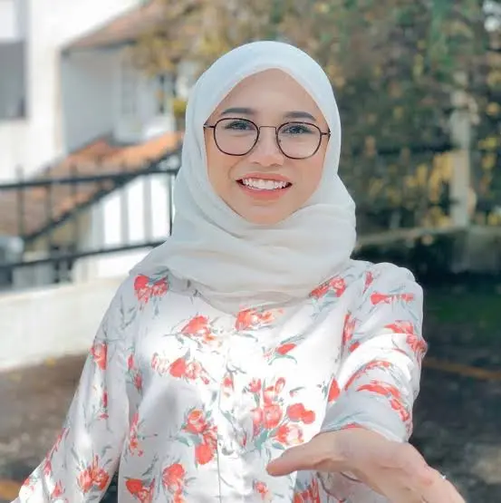 Iman Troye Biography: Net Worth, Age, Songs, Instagram, Ethnicity ...