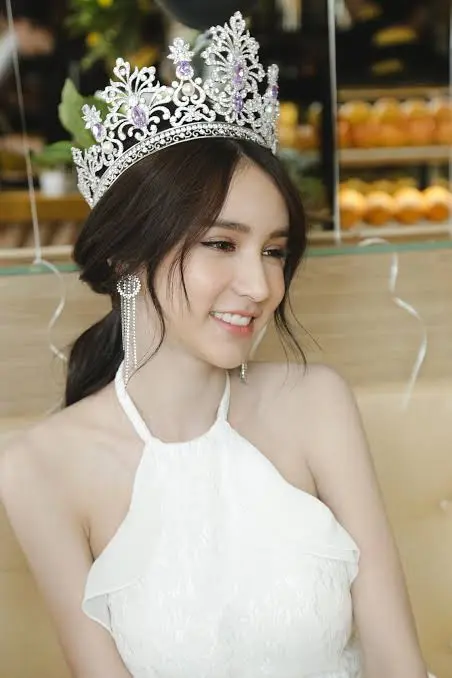 Yoshi Rinrada Thurapan Biography: Boyfriend, Awards, Runway, Net Worth ...