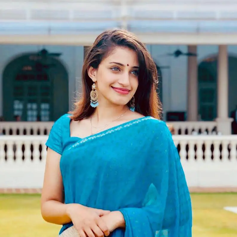 Hirushi Jayasena Biography: Age, Parents, Net Worth, Height, Songs, Career